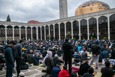 Eid al-Fitr prayers at the London Central Mosque, Regents Park, London ...
