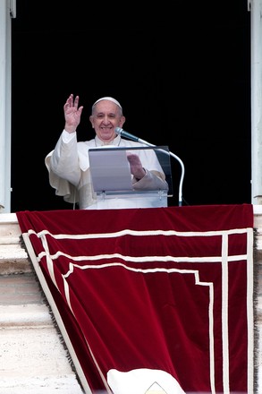 Pope Francis Waves Window Apostolic Palace Editorial Stock Photo ...
