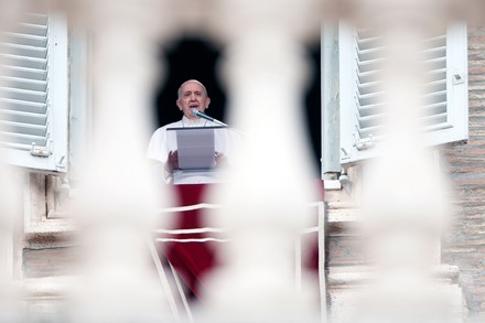 Pope Francis Waves Window Apostolic Palace Editorial Stock Photo ...