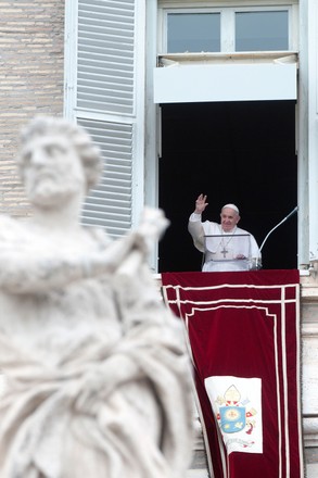 Pope Francis Waves Window Apostolic Palace Editorial Stock Photo ...