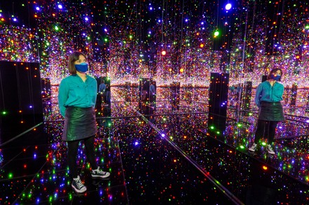 79 Infinity mirror rooms Stock Pictures, Editorial Images and Stock ...