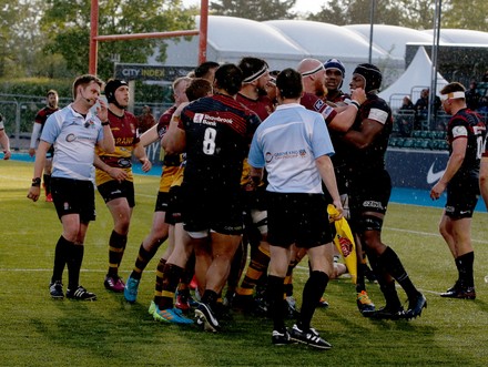 __COUNT__ imágenes de Saracens v Ampthill, Rugby Union, Greene King IPA ...