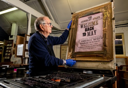 Traditional Printer Peter Scarratt Operating Working Editorial Stock ...