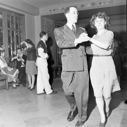 73 Wwii ww2 dancing Stock Pictures, Editorial Images and Stock Photos ...