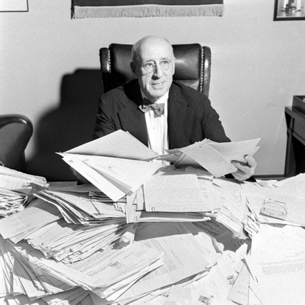 Elbert Thomas Reading Mail Soldier Mail Editorial Stock Photo - Stock ...