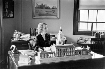 Ellen Sullivan Woodward Looking Model Independence Editorial Stock ...