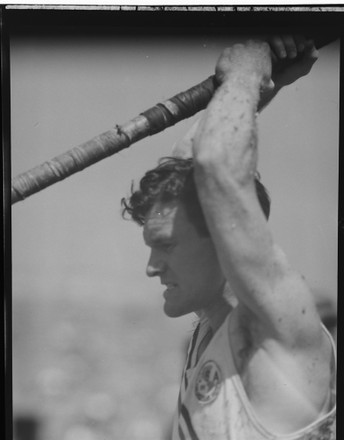 fotos de American Athlete Bob Richards Pole Vauilting - Foto de stock ...
