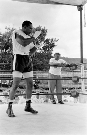 Boxer Archie Moore Training Grossingers Training Editorial Stock Photo ...