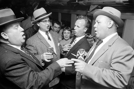 __COUNT__ Baltimore Colts Fans, New York, USA - 09 Nov 1958 Stock ...