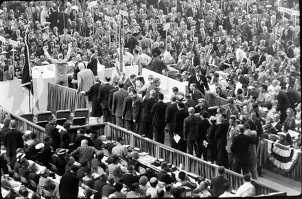 Crowd Gathering During Republican National Convention Editorial Stock ...