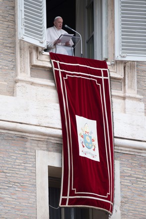 Pope Francis Waves Window Apostolic Palace Editorial Stock Photo ...