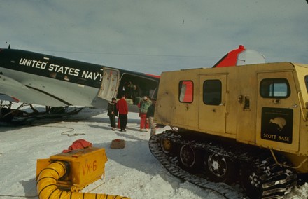 American Scientists Unpacking Resources Byrd Station Editorial Stock ...