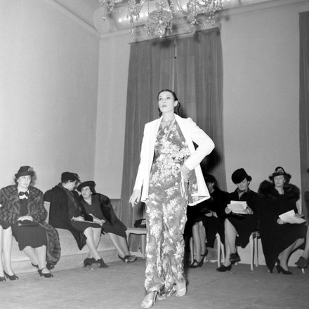 imágenes de Hartnell Fashion Show - Imágenes de stock, imágenes ...