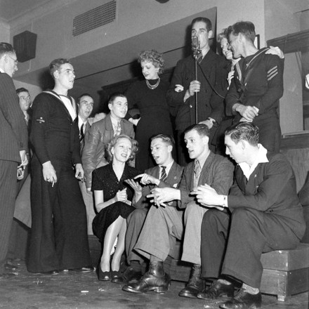 59 Sailors talking Stock Pictures, Editorial Images and Stock Photos ...