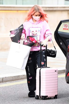 imágenes de Exclusive - Lottie Mott out and about, Corinthia Hotel ...