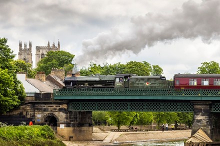 1930s Steam Locomotive 45562 Alberta Crosses Editorial Stock Photo ...