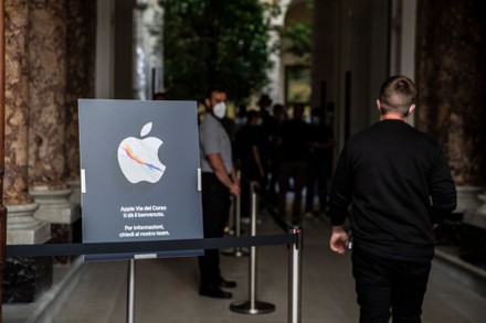 Opening new Apple store in Via del Corso, Rome, Italy - 27 May 2021 ...