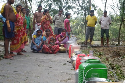 People Waiting Water Queuesuper Cyclone Storm Editorial Stock Photo ...