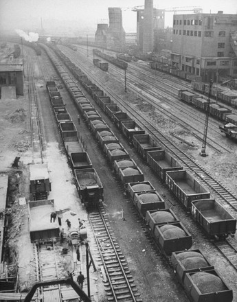 12 Loading coal cars Stock Pictures, Editorial Images and Stock Photos ...