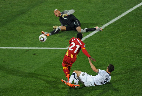 Usa Goalkeeper Tim Howard Makes Foot Editorial Stock Photo - Stock ...