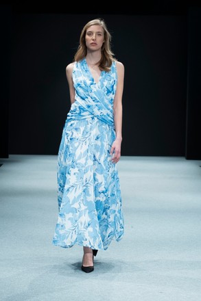 Model Walks Runway Istanbul Textile Apparel Editorial Stock Photo ...