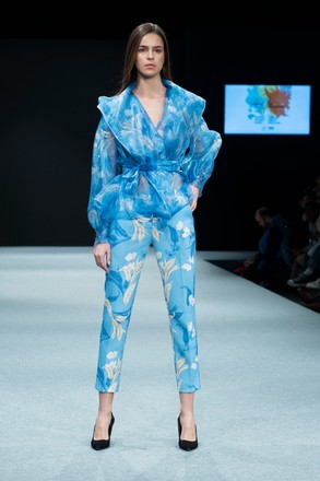 Model Walks Runway Istanbul Textile Apparel Editorial Stock Photo ...