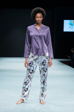 Model Walks Runway Istanbul Textile Apparel Editorial Stock Photo ...