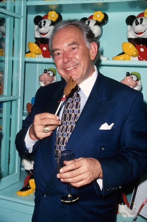 Television Personality Robin Leach Mickey Mouses Editorial Stock Photo ...