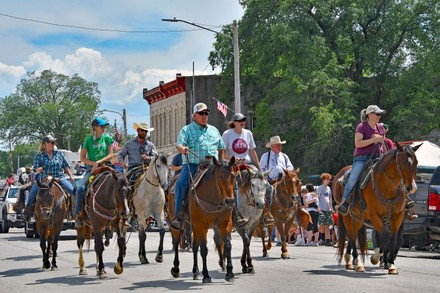 __COUNT__ imágenes de Flint Hills Rodeo Parade, Strong City, Kansas ...