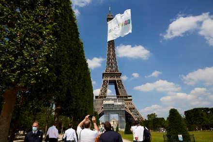 6 Mysterious giant flag Stock Pictures, Editorial Images and Stock ...