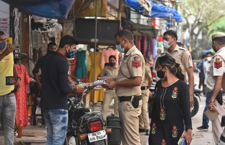Delhi Police Personnel Issuing Challan Shopkeepers Editorial Stock ...