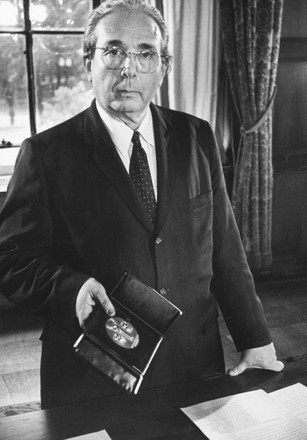 Physicist Leo Szilard Receiving Peace Award Editorial Stock Photo ...