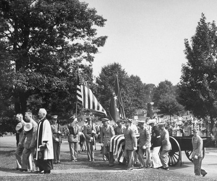Large Gathering People Attendance Funeral General Editorial Stock Photo ...
