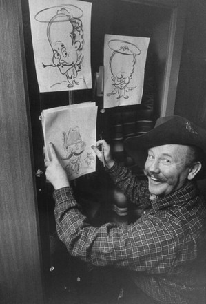 Gordon Currie Doing Caricatures Customers Bank Editorial Stock Photo ...
