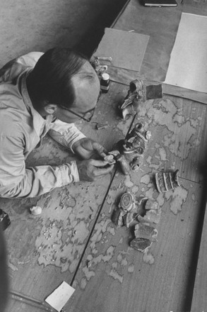 Archaeologist Dr Edwin Shook Putting Together - Foto de stock de ...