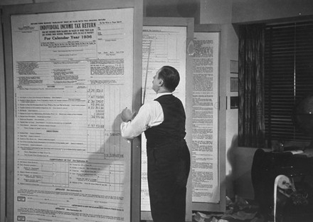 Writer Robert Benchley Pointing Humorous Diagram Editorial Stock Photo ...