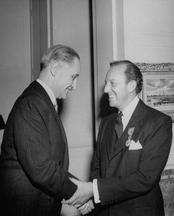 Charles Luckman R Receiving French Foreign Editorial Stock Photo ...