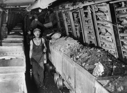 12 Loading coal cars Stock Pictures, Editorial Images and Stock Photos ...