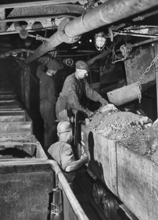 12 Loading coal cars Stock Pictures, Editorial Images and Stock Photos ...