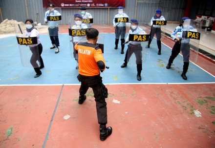 Number Female Prison Guards Conduct Training Editorial Stock Photo ...