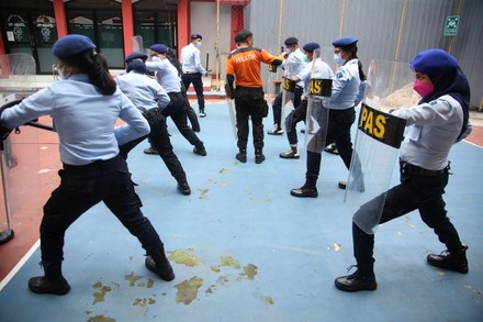 Number Female Prison Guards Conduct Training Editorial Stock Photo ...