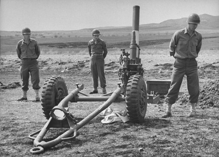 2 imágenes de 6 inch mortar - Imágenes de stock, imágenes editoriales y ...