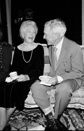 __COUNT__ Burgess Meredith and Helen Hayes Stock Pictures, Editorial Images and Stock Photos ...