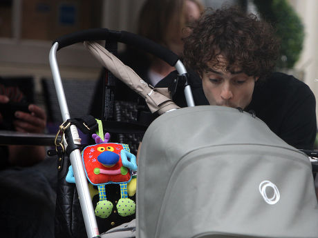 __COUNT__ Lee Mead, husband of Denise Van Outen and baby Betsy in ...