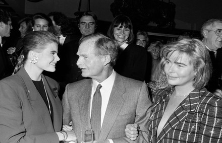 __COUNT__ Mariel Hemingway and Margaux Hemingway, with father Jack ...