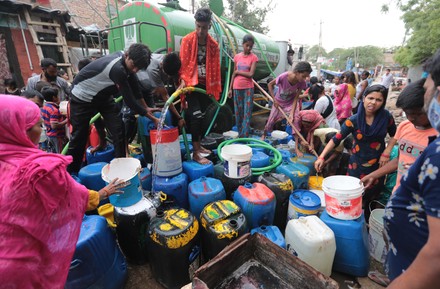 Indian People Fill Canisters Containers Water Editorial Stock Photo ...