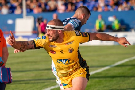 Wakefields Bill Tupou Stretchered Field After - Foto de stock de ...