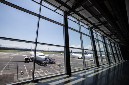 500 Passenger windows Stock Pictures, Editorial Images and Stock Photos ...