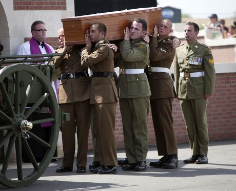 Commonwealth Soldier Pallbearers Carrying Coffin One Editorial Stock ...