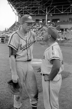 Baseball Player Frank Howard Left Talking Editorial Stock Photo - Stock ...